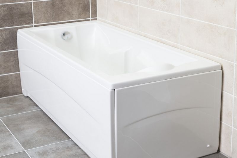 Kada 170 x 75 cm, pravokutna s oblogom i nogicama - Linea